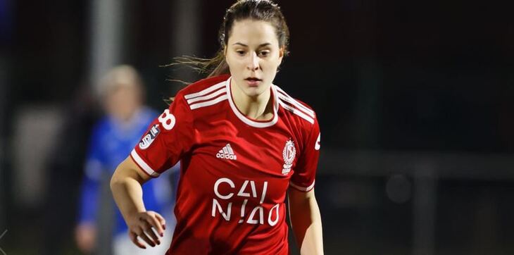 Studente Constance Brackman voetbalt bij Standard en de Red Flames