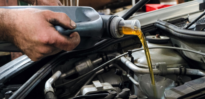 Alles over motorolie: Een gids voor jonge autobezitters